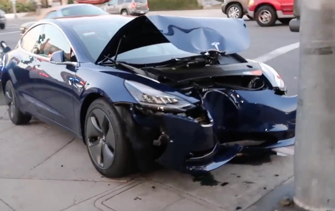 Hundreds of Brand New Teslas Piling Up in Junk Yards | flyingpenguin