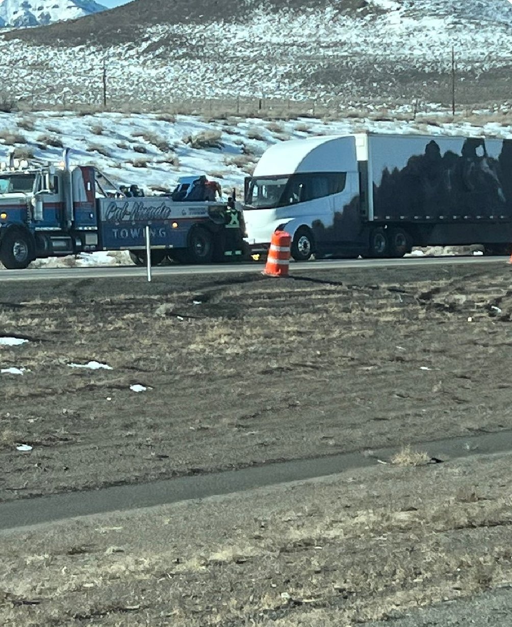 “Pontiac Aztek of Trucks”. Eight Tesla Semis Already Broken Down ...