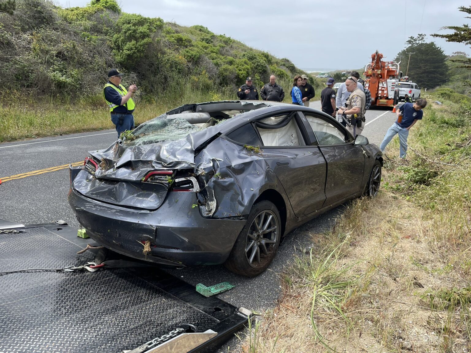 Veered Tesla Crash on CA Highway 1 Kills Two | flyingpenguin