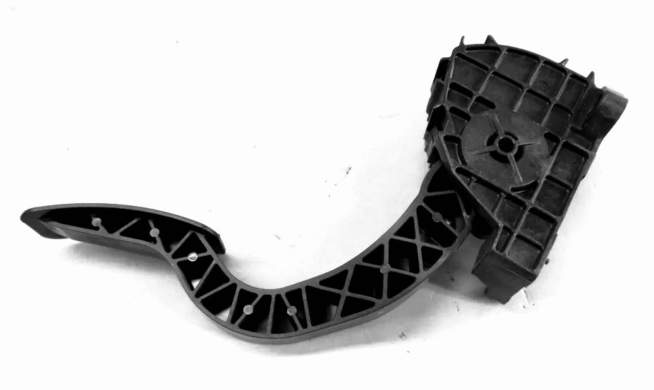 Tesla Owners Still Surprised After a Decade of Their Accelerator Pedals ...