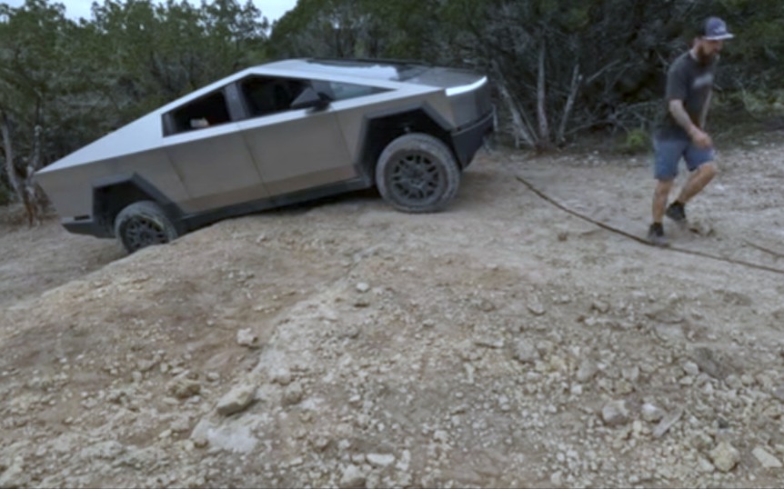 Team With Winch Has to Rescue Stuck Tesla Cybertruck That Crawled Into ...