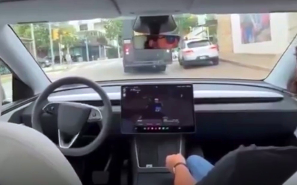 Tesla Robotaxi Crime Stopped by Driver, to Prevent Crash Into BIG Brown ...